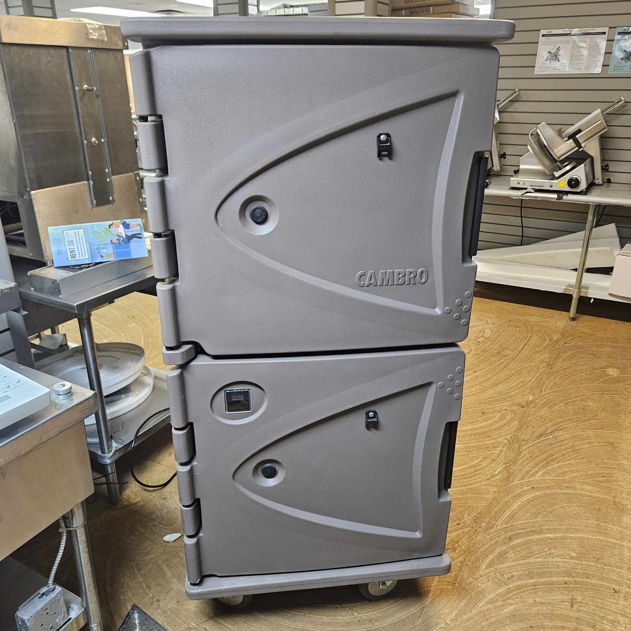 Cambro CMBH1826TSF194 Tall Profile Electric Hot Food Holding Cabinet